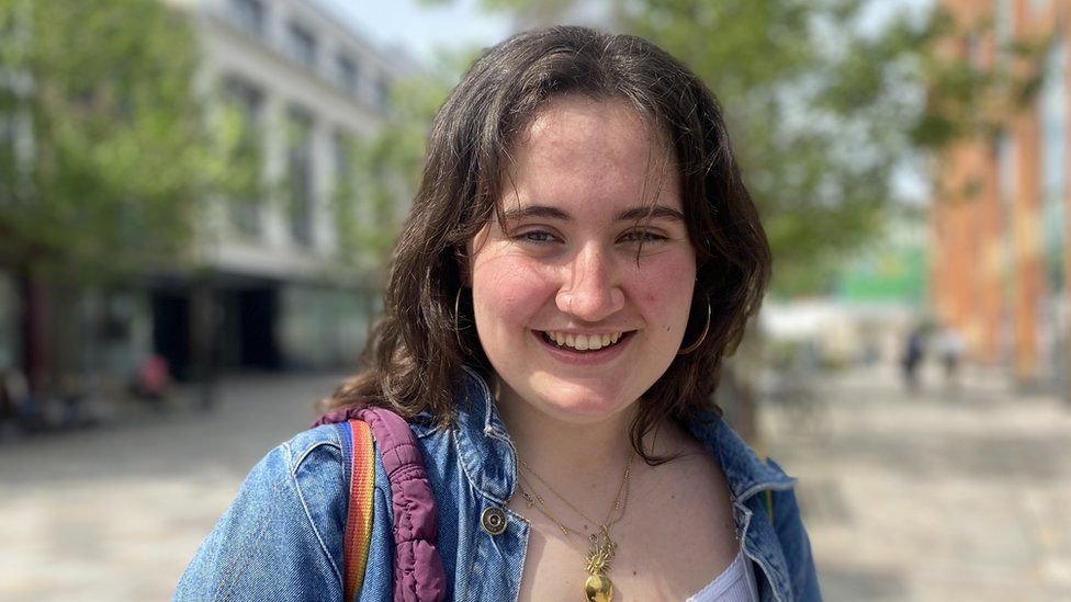 Nottingham bus passengers welcome £1.8m funding boost - BBC News