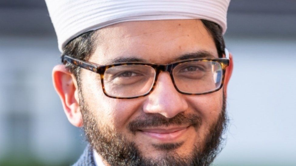 Covid: Imam's plea not to "drop ball" over Eid celebrations - BBC News