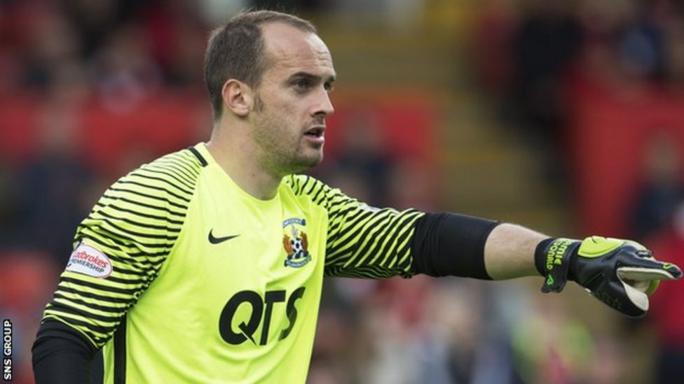 Kilmarnock goalkeeper Jamie MacDonald signs new deal - BBC Sport