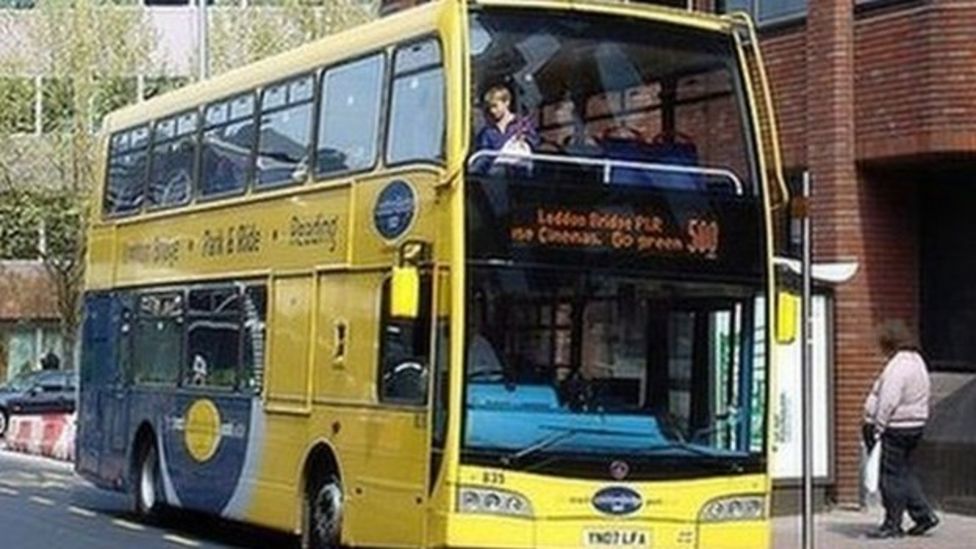 Reading A33 central reservation bus lane plan unveiled - BBC News