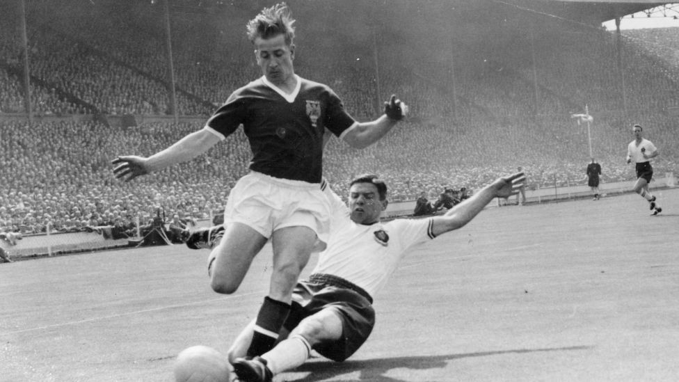 Sir Bobby Charlton: A life in pictures - BBC Newsround