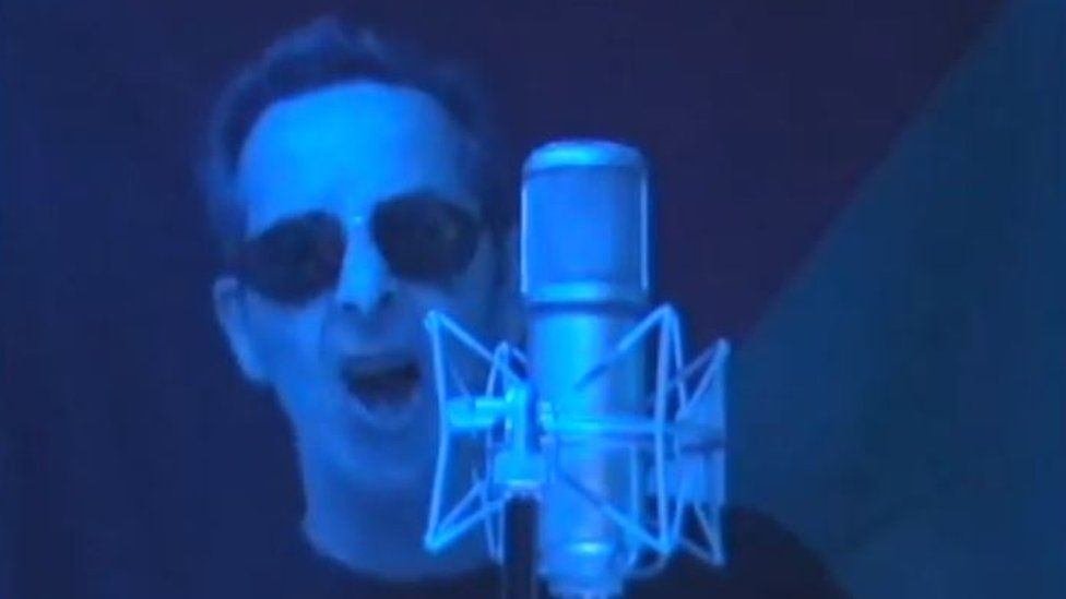 Graham Hart: Cornish singer and radio host admits spreading racial hate ...