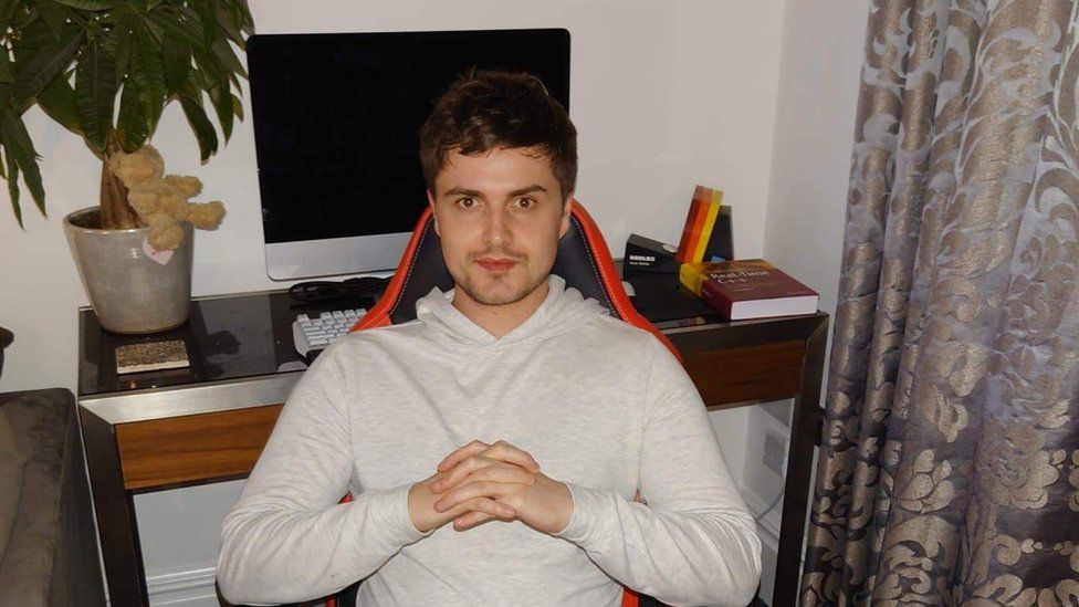 "Dros 2 biliwn o bobl wedi chwarae fy ngemau" - BBC Cymru Fyw