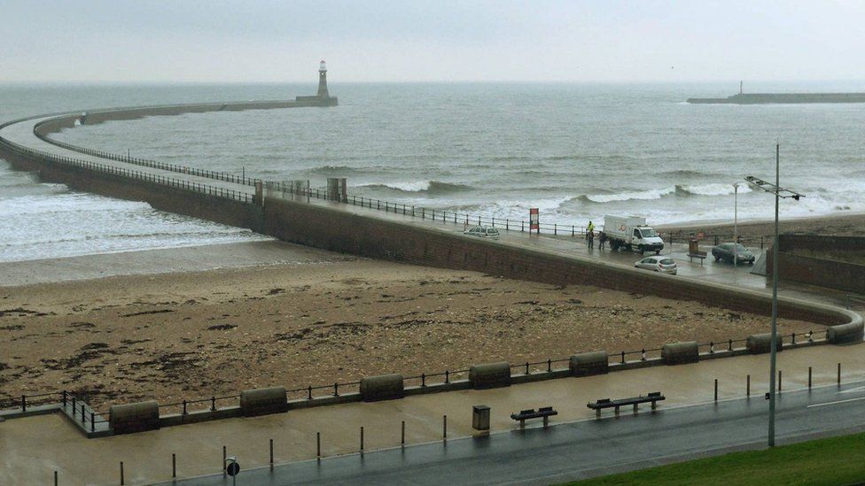 Sunderland's Roker Pier reopens after repairs - BBC News