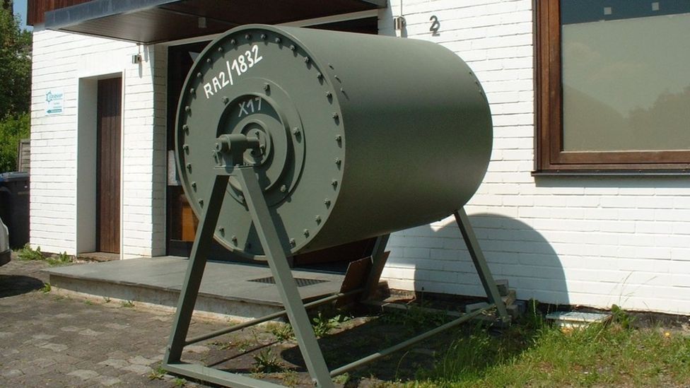 German call to honour Dambuster George 'Johnny' Johnson - BBC News