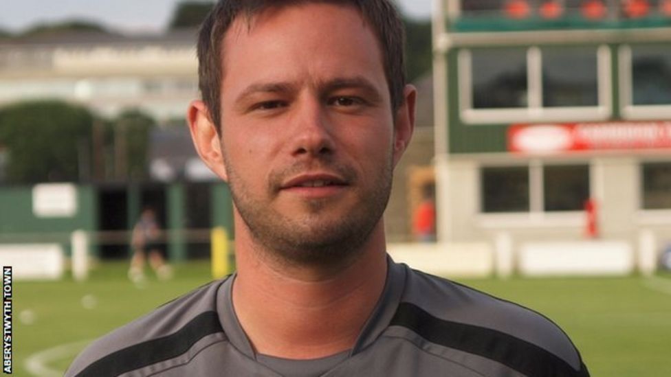 Aberystwyth Town manager Ian Hughes steps down - BBC Sport