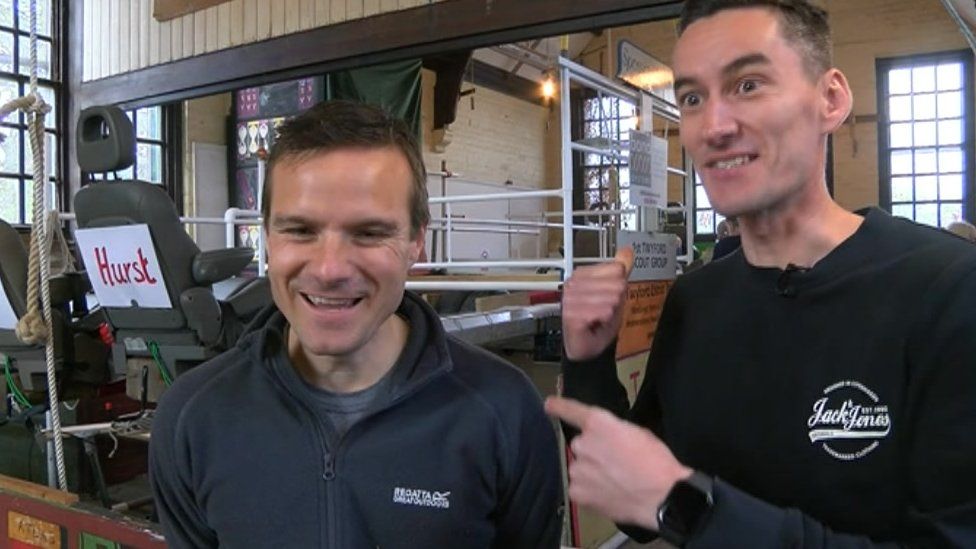 Berkshire see-saw pair attempt bounce marathon - BBC News