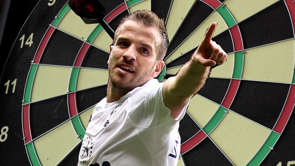 Coronavirus: Why darts is thriving online during lockdown - BBC News