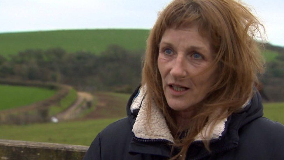 Dad 'cannot speak' to autistic son at mental health unit - BBC News