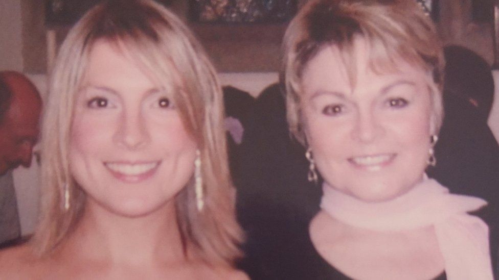 Yr ifanc a ŵyr? Elinor Jones a Heledd Cynwal - BBC Cymru Fyw