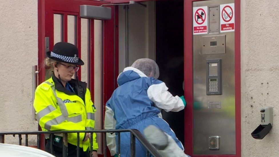 Carlton murder: Arrests after body found in flat - BBC News Carlton murder: Arrests after body found in flat - BBC News
