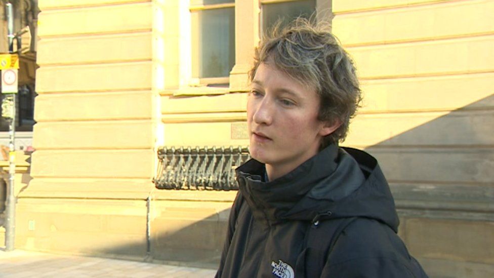 Insulate Britain protest causes Birmingham centre delays - BBC News