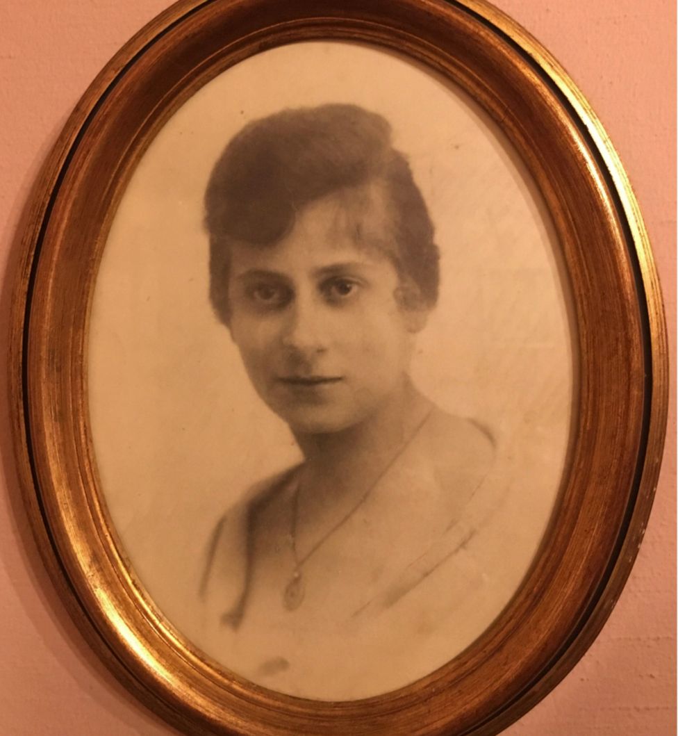 The daring nun who hid and saved 83 Jewish children - BBC News