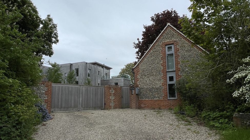 London theatre producer must tear down 'fortress' home in Cley - BBC News