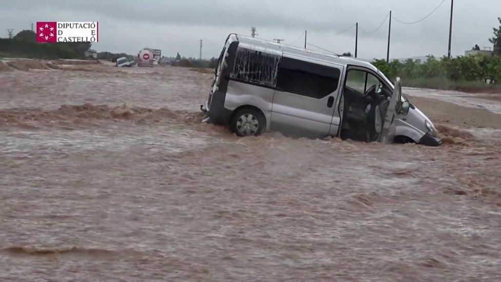 Torrential rain in Spain causes major flooding - BBC News