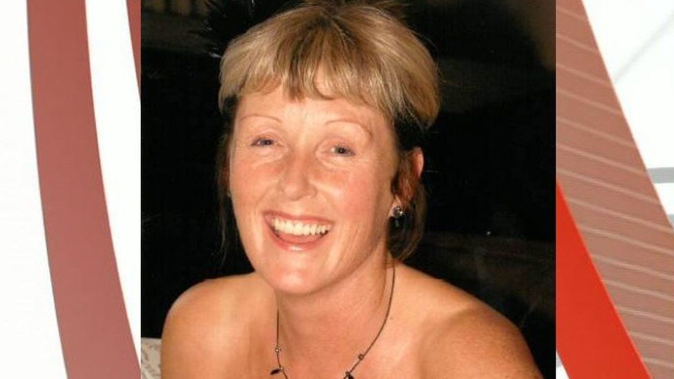 Tributes paid to killed dog walker Carol Robson - BBC News