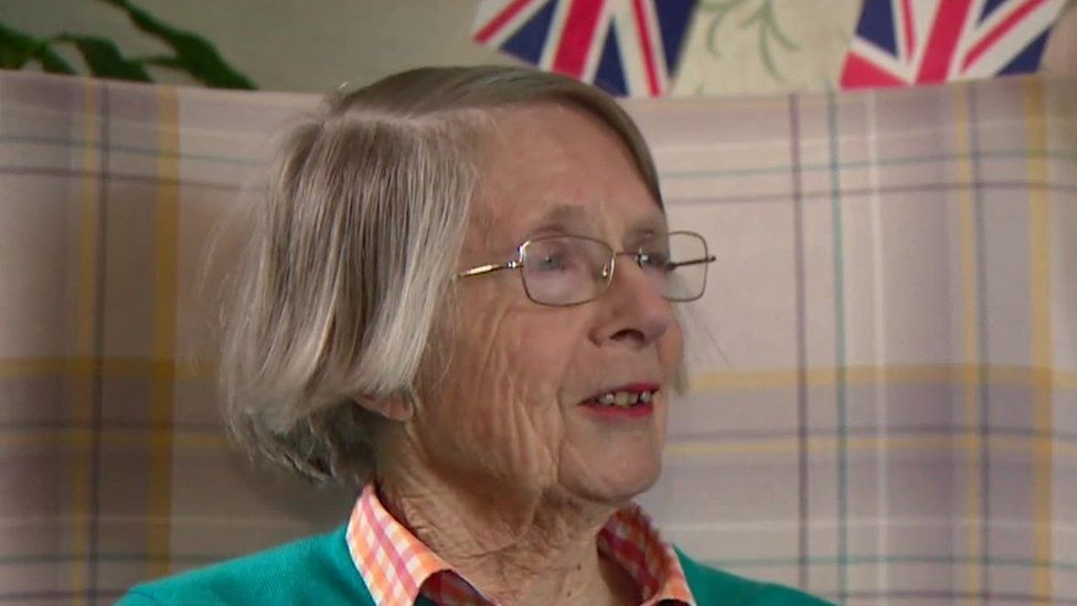 Gun salutes in Devon mark King's Coronation - BBC News