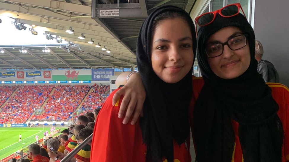 Wales football: South Asian female fans see first game - BBC News