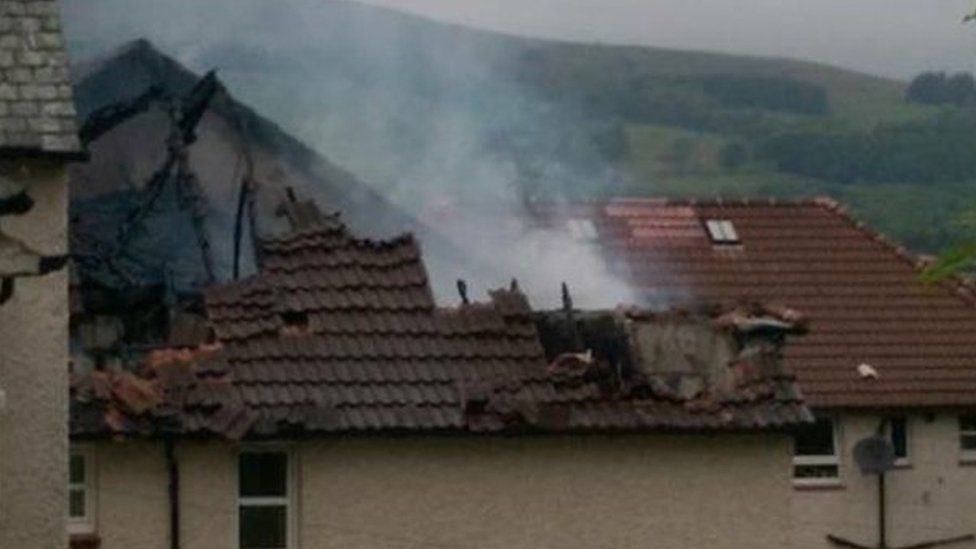 Two men injured in Bonhill flat 'blast' - BBC News