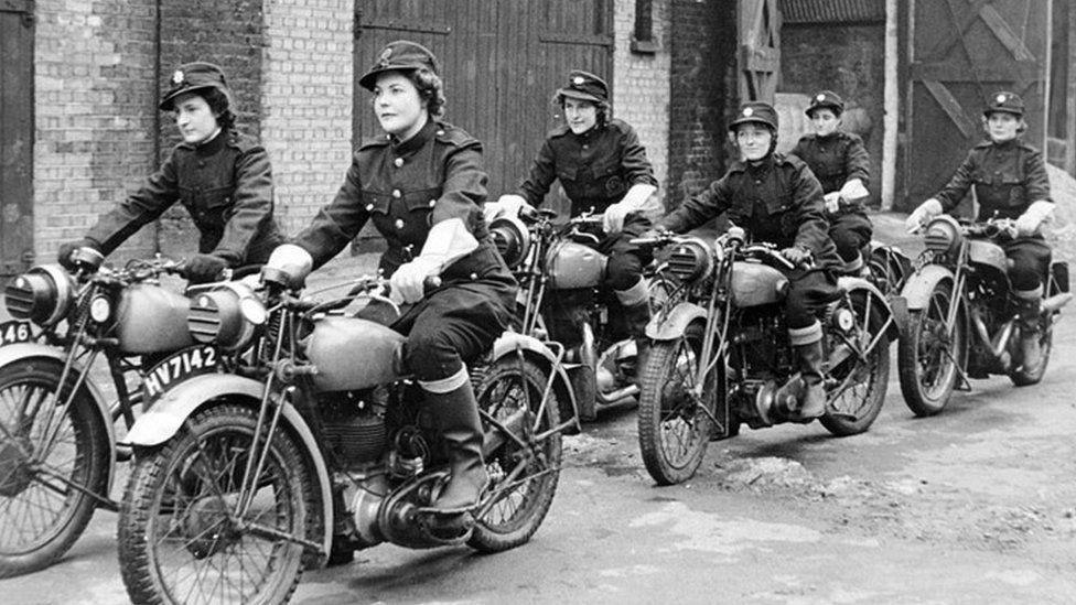 London Fire Brigade exhibition highlights history of firewomen - BBC News