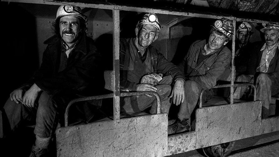 Hunt for Stoke-on-Trent industrial workers in 1970s photographs - BBC News