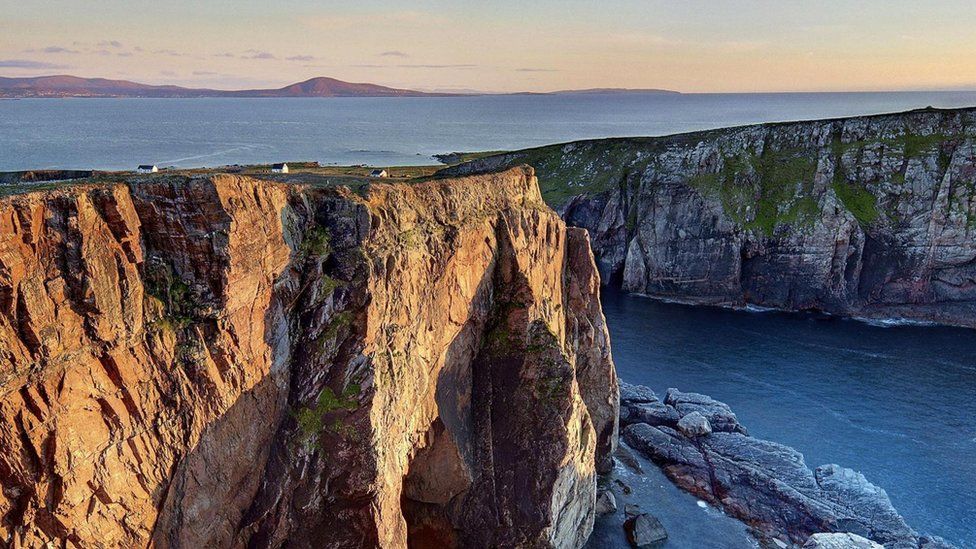 Tory: The tiny island where Santa's Christmas journey begins - BBC News