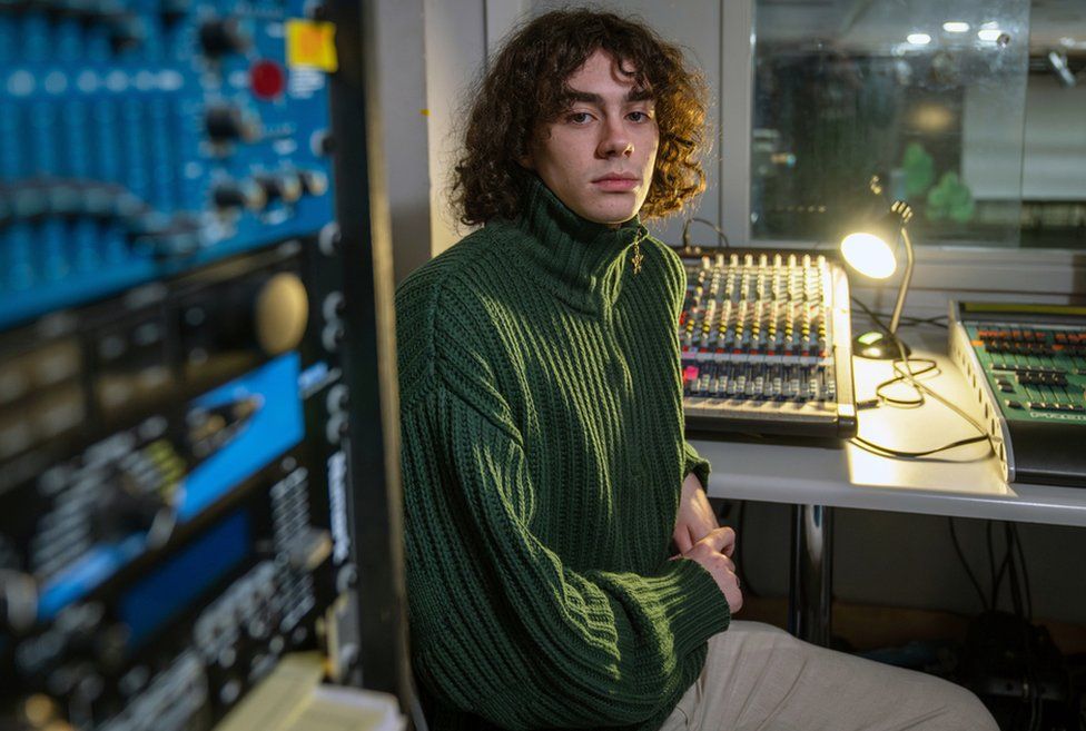 BLK Beats: Scottish producer wins Grammy for work on SZA's Snooze - BBC ...