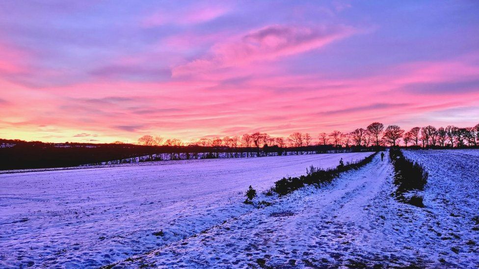 Snowy sunsets photographed across the UK at the weekend - BBC Weather