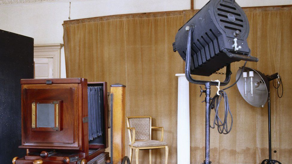 Edward Chambre Hardman's unseen archive to be uncovered - BBC News