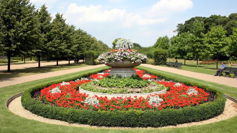 Blackpool's Stanley Park voted best in UK - BBC News