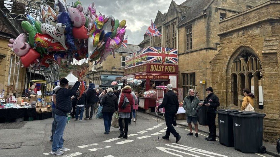 Sherborne's Pack Monday Fair attracts thousands - BBC News