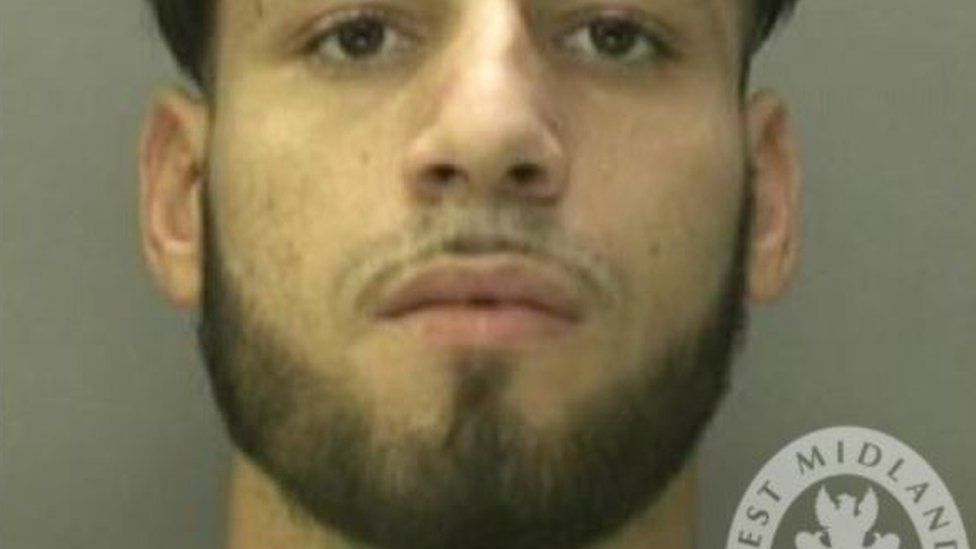 Three jailed for knife robberies on Birmingham students - BBC News