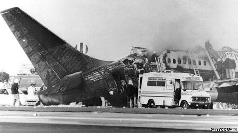 Manchester air disaster: Calls for apology over 1985 blaze deaths - BBC ...