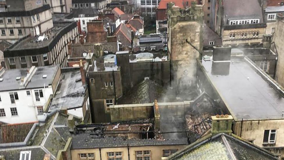 Bristol Guildhall fire: Blaze treated as 'suspicious' - BBC News