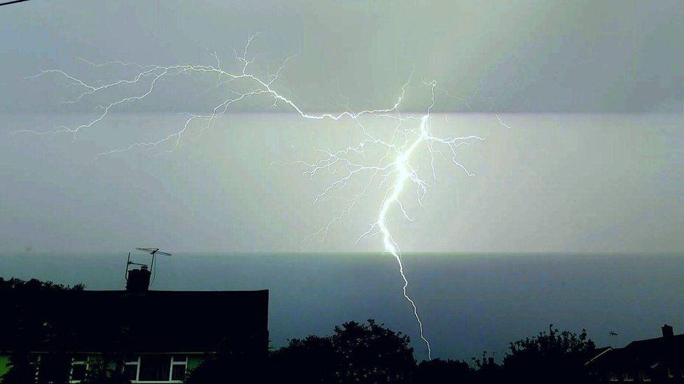 In pictures: Flash floods and flashes of lightning - BBC News