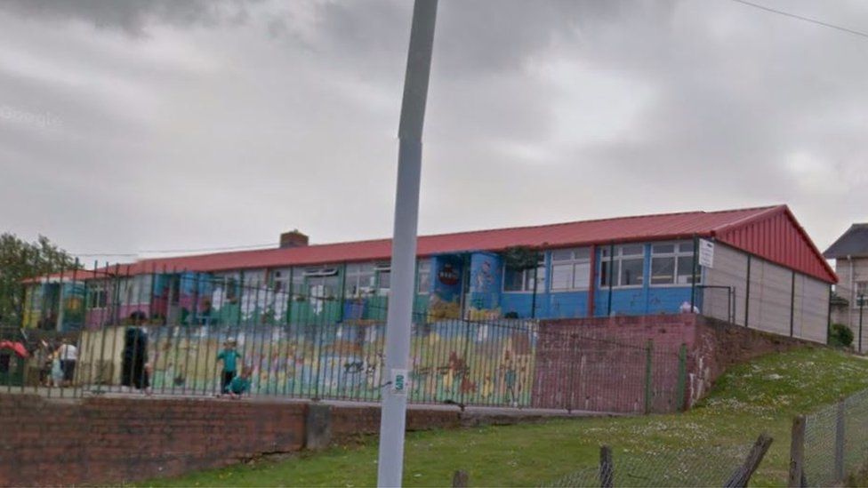 Swansea council approves plans for new Gorseinon school - BBC News