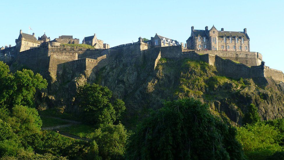 'Outlander effect' boosts tourism at Doune Castle - BBC News