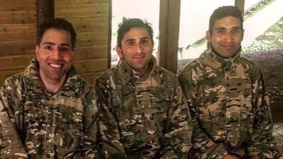 Gogglebox Siddiqui family apologise for IS joke on Facebook - BBC News