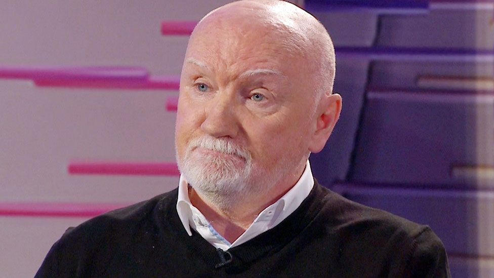 Sir Tom Hunter: Politicians 'have let us down' on Brexit - BBC News