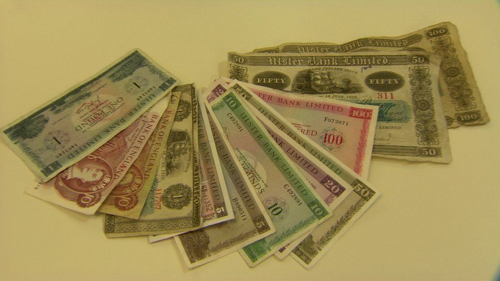 No change as Northern Ireland paper £5 note stays in use - BBC News