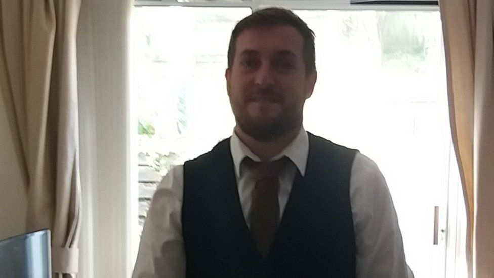 Cardigan crash death: Steffan Thomas' parents 'devastated' - BBC News