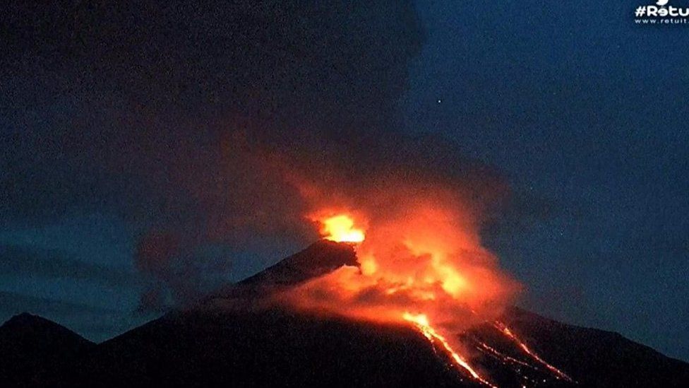 Mexico's erupting Colima volcano triggers evacuations - BBC News