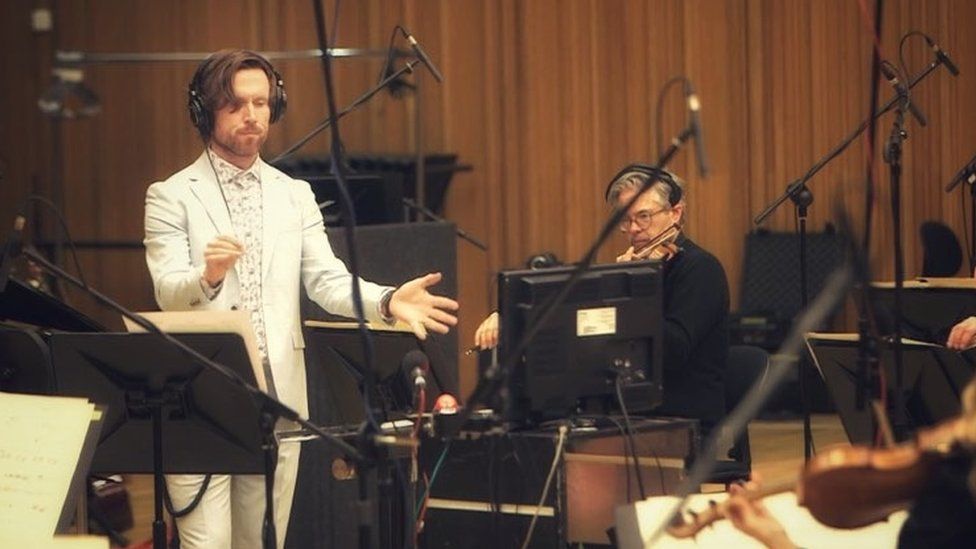 Y Gerddorfa, Carwyn a Kizzy - BBC Cymru Fyw