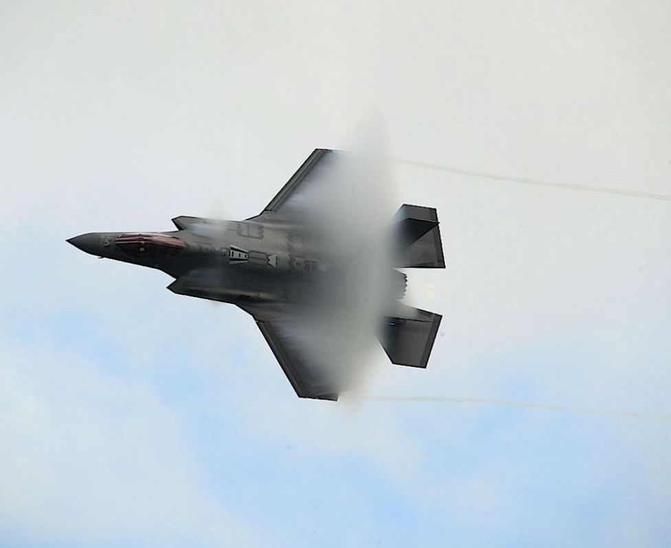 Your pictures on the theme of 'speed' - BBC News