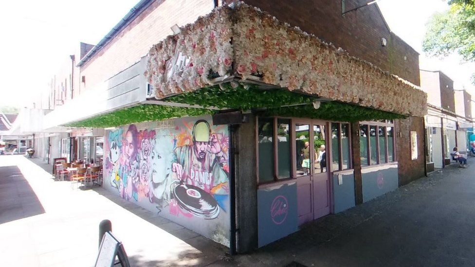 New appeal after man badly injured in Hitchin bar fight - BBC News