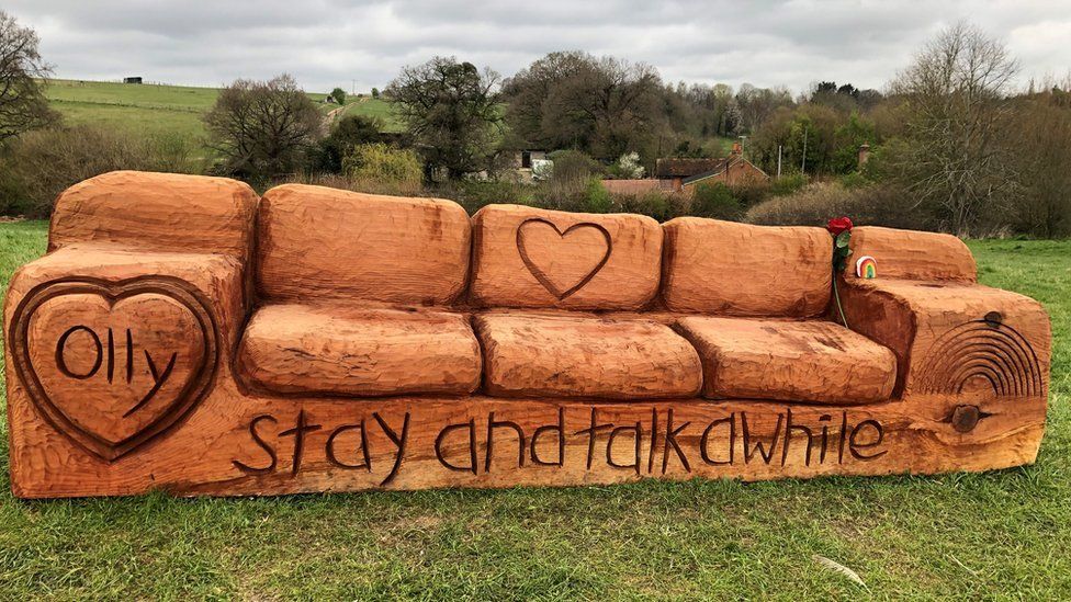 Olly Stephens: Memorial bench unveiled for murdered teen - BBC News