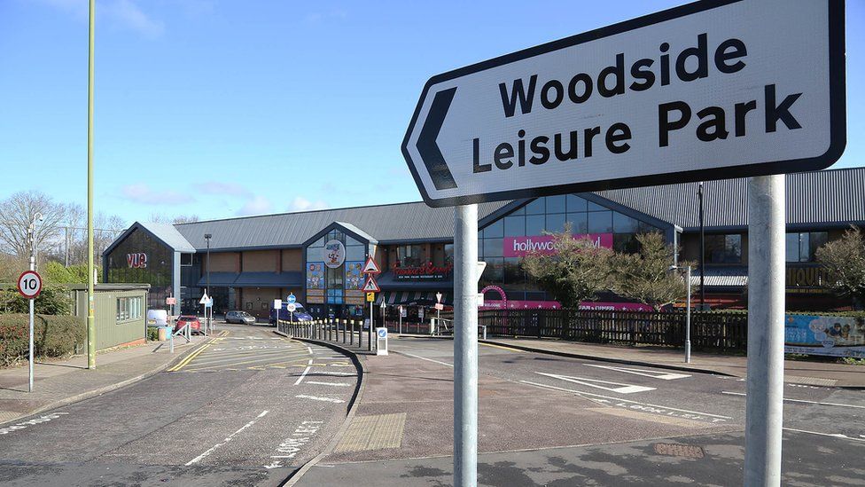 Watford binman death: Jury discharged in health and safety trial - BBC News