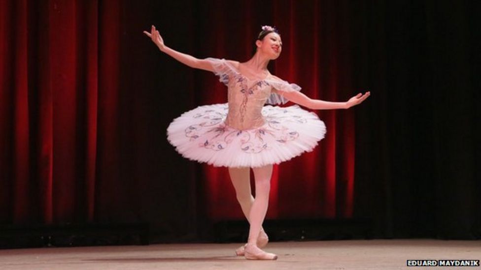 Barnsley ballerina Tala Lee Turton dances on Bolshoi stage - BBC News
