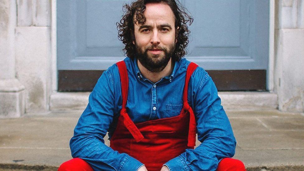 Daf James: 'Y plant sy' wedi newid fy mywyd' - BBC Cymru Fyw