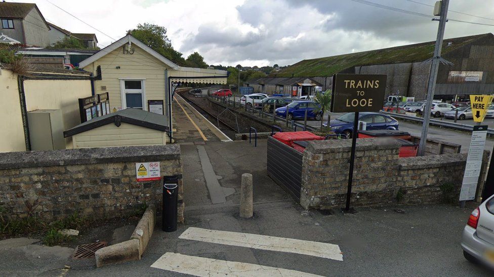 Liskeard to Looe train line reopens after flooding - BBC News